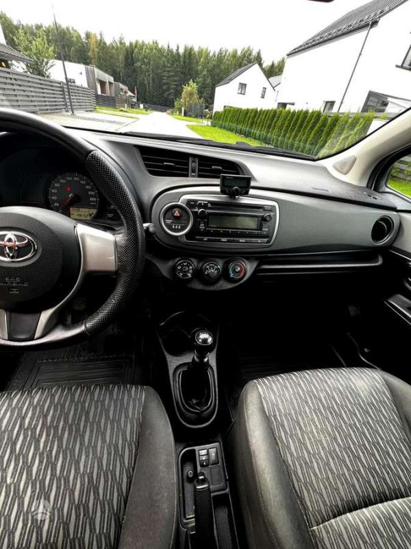 Balts Toyota Yaris 2012 Viļņa, ar dzinēja tilpumu 1.36 L un nobraukumu 198 tūkst. km par 3650 €, foto 11 vietnē AUTOMOTO.COM.LV
