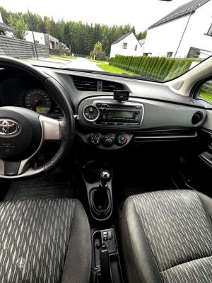 Balts Toyota Yaris 2012 Viļņa, ar dzinēja tilpumu 1.36 L un nobraukumu 198 tūkst. km par 3650 €, foto 11 vietnē AUTOMOTO.COM.LV