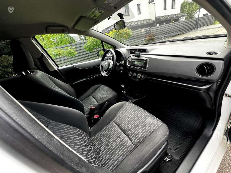 Balts Toyota Yaris 2012 Viļņa, ar dzinēja tilpumu 1.36 L un nobraukumu 198 tūkst. km par 3650 €, foto 13 vietnē AUTOMOTO.COM.LV