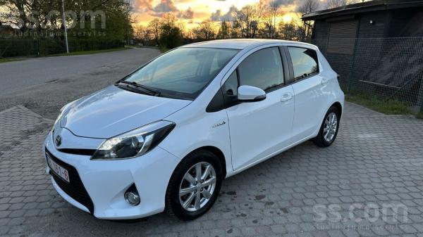 Balts Toyota Yaris 2013 Liepāja, ar dzinēja tilpumu 1.50 L un nobraukumu 193 tūkst. km par 7150 €, foto 3 vietnē AUTOMOTO.COM.LV