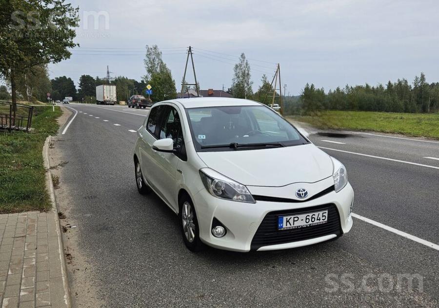 White Toyota Yaris 2013 in Ludza, with an engine capacity of 1.50 L and mileage of 230 thousand km for 6150 €, photo 1 on AUTOMOTO.COM.LV
