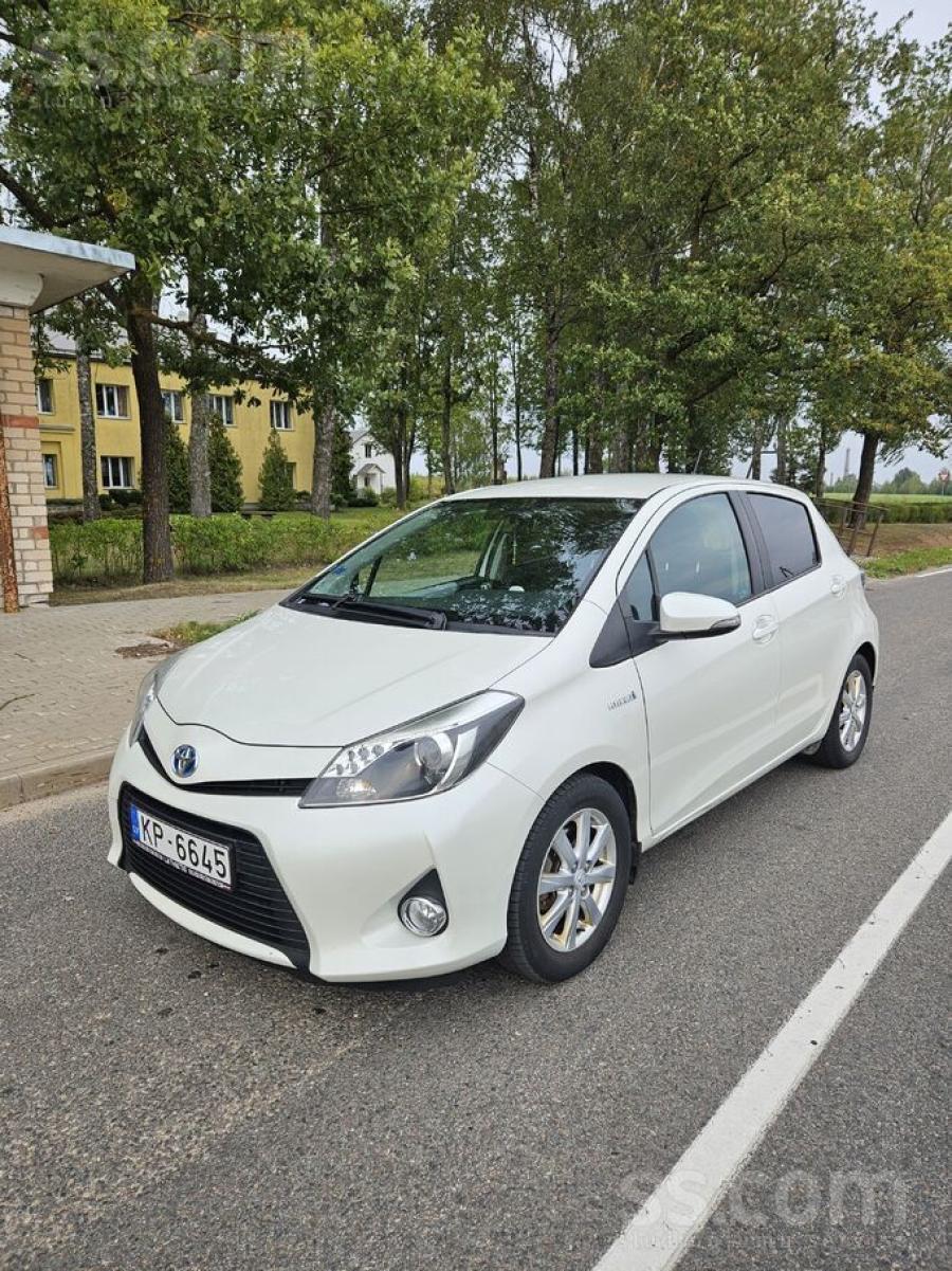 White Toyota Yaris 2013 in Ludza, with an engine capacity of 1.50 L and mileage of 230 thousand km for 6150 €, photo 2 on AUTOMOTO.COM.LV
