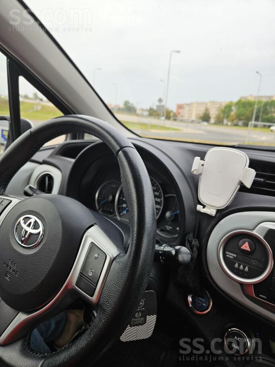 White Toyota Yaris 2013 in Ludza, with an engine capacity of 1.50 L and mileage of 230 thousand km for 6150 €, photo 6 on AUTOMOTO.COM.LV