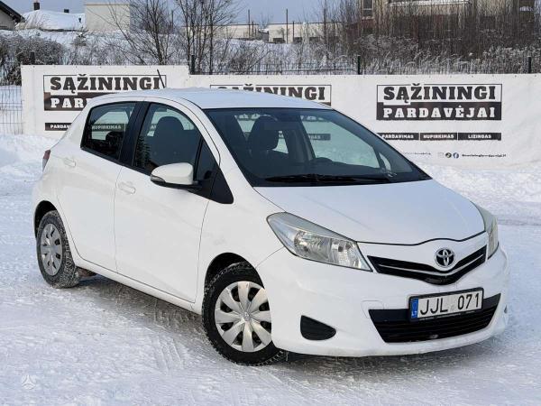 Balts Toyota Yaris 2013 Viļņa, ar dzinēja tilpumu 1.36 L un nobraukumu 127 tūkst. km par 3500 €, foto 2 vietnē AUTOMOTO.COM.LV