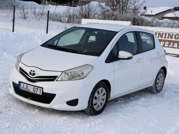Balts Toyota Yaris 2013 Viļņa, ar dzinēja tilpumu 1.36 L un nobraukumu 127 tūkst. km par 3500 €, foto 4 vietnē AUTOMOTO.COM.LV