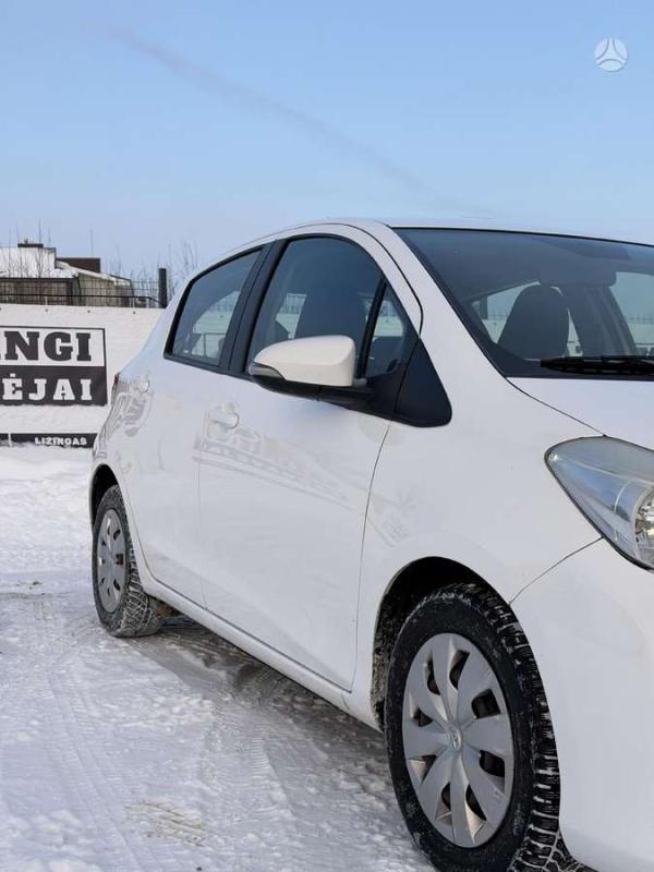 Balts Toyota Yaris 2013 Viļņa, ar dzinēja tilpumu 1.36 L un nobraukumu 127 tūkst. km par 3500 €, foto 7 vietnē AUTOMOTO.COM.LV