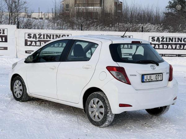 Balts Toyota Yaris 2013 Viļņa, ar dzinēja tilpumu 1.36 L un nobraukumu 127 tūkst. km par 3500 €, foto 10 vietnē AUTOMOTO.COM.LV