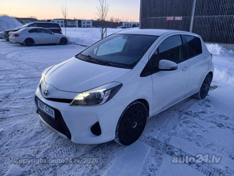 Balts Toyota Yaris 2013 Tallina, ar dzinēja tilpumu 1.50 L un nobraukumu 270 tūkst. km par 5995 €, foto 2 vietnē AUTOMOTO.COM.LV