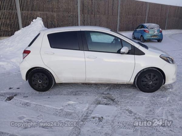 Balts Toyota Yaris 2013 Tallina, ar dzinēja tilpumu 1.50 L un nobraukumu 270 tūkst. km par 5995 €, foto 5 vietnē AUTOMOTO.COM.LV