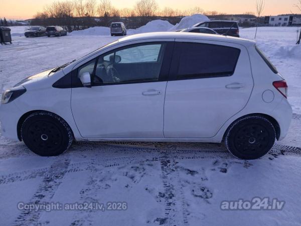 Balts Toyota Yaris 2013 Tallina, ar dzinēja tilpumu 1.50 L un nobraukumu 270 tūkst. km par 5995 €, foto 7 vietnē AUTOMOTO.COM.LV