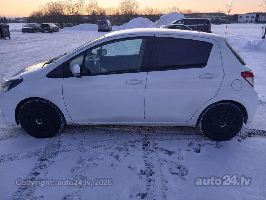 Balts Toyota Yaris 2013 Tallina, ar dzinēja tilpumu 1.50 L un nobraukumu 270 tūkst. km par 5995 €, foto 7 vietnē AUTOMOTO.COM.LV