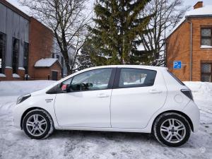 White Toyota Yaris 2013 in Panevezys, with an engine capacity of 1.50 L and mileage of 237 thousand km for 5700 €, photo 6 on AUTOMOTO.COM.LV
