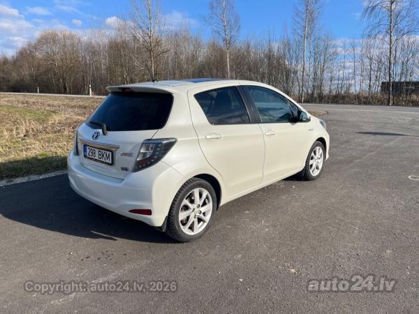Balts Toyota Yaris 2013 Tartu, ar dzinēja tilpumu 1.50 L un nobraukumu 172 tūkst. km par 7600 €, foto 4 vietnē AUTOMOTO.COM.LV