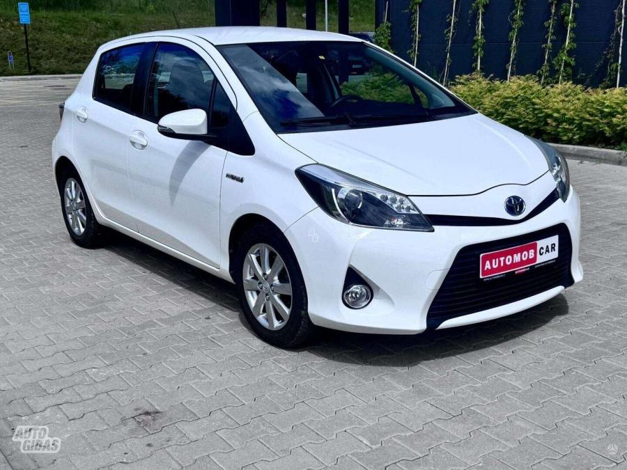 Balts Toyota Yaris 2013 Viļņa, ar dzinēja tilpumu 1.50 L un nobraukumu 163 tūkst. km par 8500 €, foto 1 vietnē AUTOMOTO.COM.LV