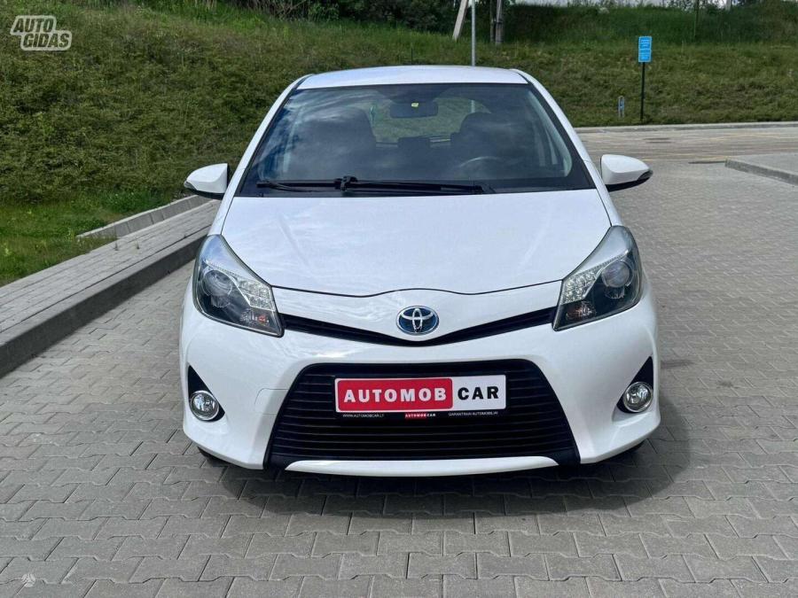 Balts Toyota Yaris 2013 Viļņa, ar dzinēja tilpumu 1.50 L un nobraukumu 163 tūkst. km par 8500 €, foto 3 vietnē AUTOMOTO.COM.LV