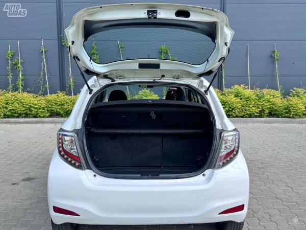 White Toyota Yaris 2013 in Vilnius, with an engine capacity of 1.50 L and mileage of 163 thousand km for 8500 €, photo 9 on AUTOMOTO.COM.LV
