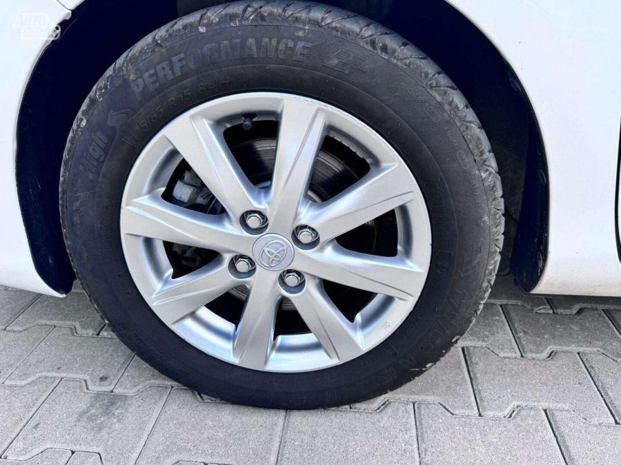 Balts Toyota Yaris 2013 Viļņa, ar dzinēja tilpumu 1.50 L un nobraukumu 163 tūkst. km par 8500 €, foto 11 vietnē AUTOMOTO.COM.LV