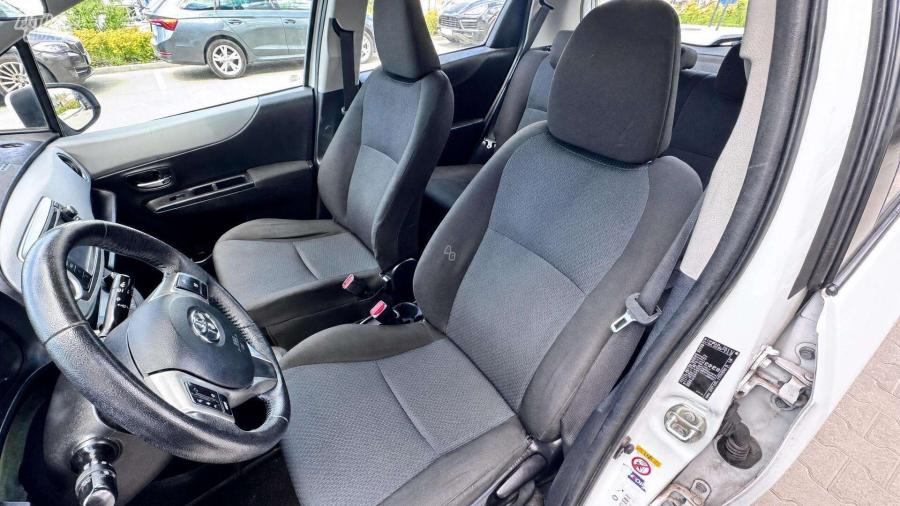 Balts Toyota Yaris 2013 Viļņa, ar dzinēja tilpumu 1.50 L un nobraukumu 163 tūkst. km par 8500 €, foto 12 vietnē AUTOMOTO.COM.LV