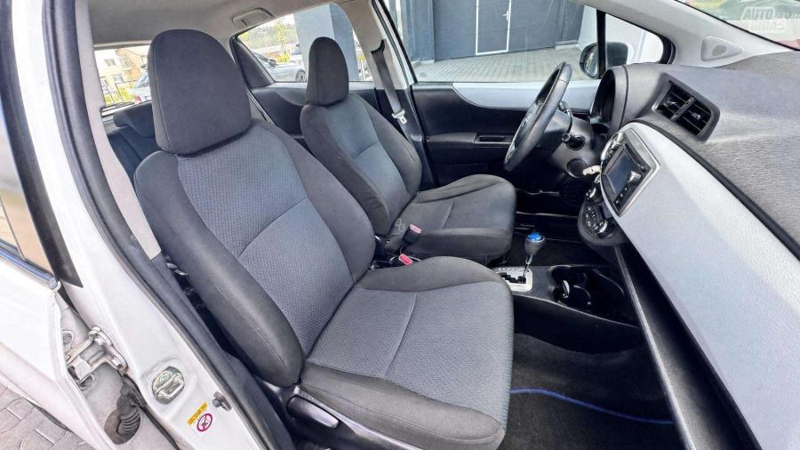 Balts Toyota Yaris 2013 Viļņa, ar dzinēja tilpumu 1.50 L un nobraukumu 163 tūkst. km par 8500 €, foto 13 vietnē AUTOMOTO.COM.LV