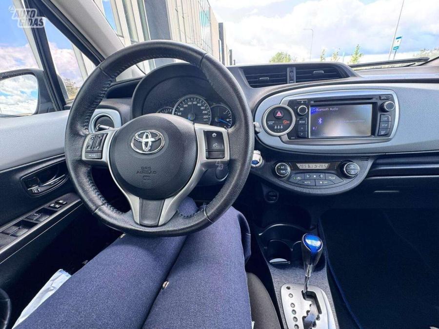 Balts Toyota Yaris 2013 Viļņa, ar dzinēja tilpumu 1.50 L un nobraukumu 163 tūkst. km par 8500 €, foto 15 vietnē AUTOMOTO.COM.LV
