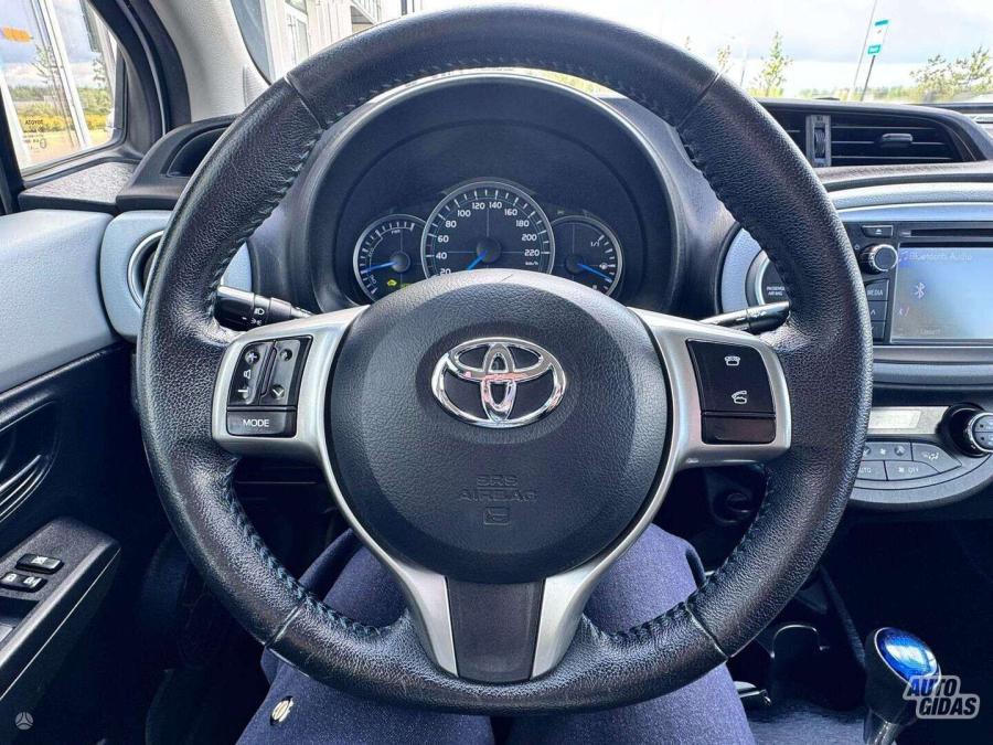Balts Toyota Yaris 2013 Viļņa, ar dzinēja tilpumu 1.50 L un nobraukumu 163 tūkst. km par 8500 €, foto 19 vietnē AUTOMOTO.COM.LV