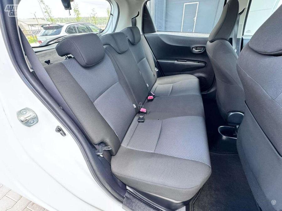 Balts Toyota Yaris 2013 Viļņa, ar dzinēja tilpumu 1.50 L un nobraukumu 163 tūkst. km par 8500 €, foto 20 vietnē AUTOMOTO.COM.LV
