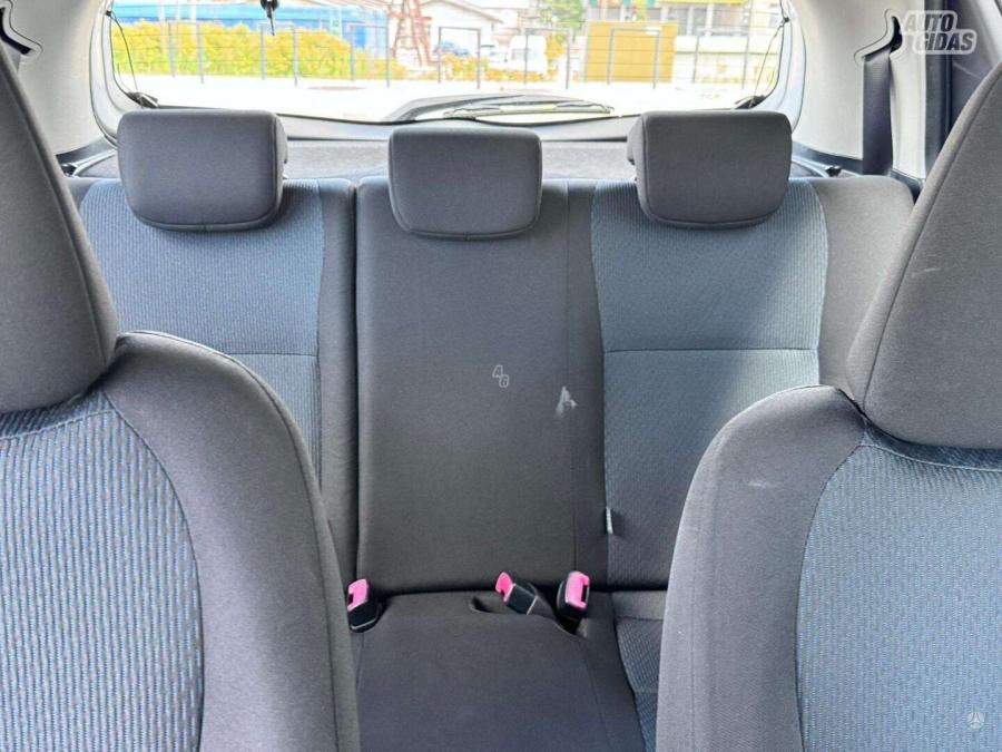 Balts Toyota Yaris 2013 Viļņa, ar dzinēja tilpumu 1.50 L un nobraukumu 163 tūkst. km par 8500 €, foto 21 vietnē AUTOMOTO.COM.LV