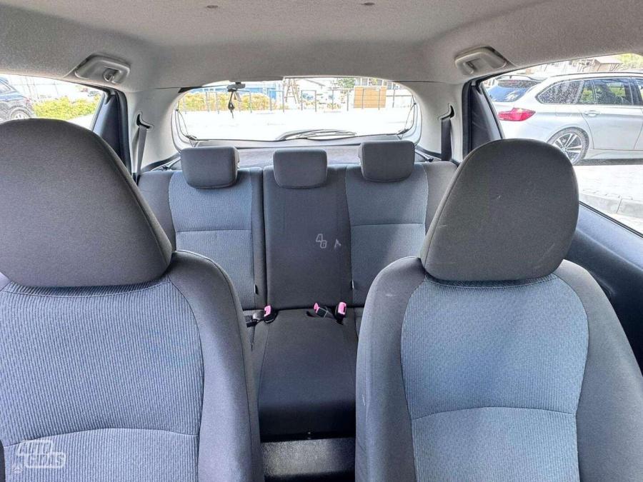Balts Toyota Yaris 2013 Viļņa, ar dzinēja tilpumu 1.50 L un nobraukumu 163 tūkst. km par 8500 €, foto 23 vietnē AUTOMOTO.COM.LV