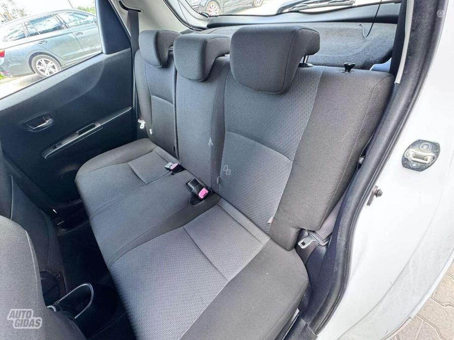 Balts Toyota Yaris 2013 Viļņa, ar dzinēja tilpumu 1.50 L un nobraukumu 163 tūkst. km par 8500 €, foto 24 vietnē AUTOMOTO.COM.LV