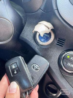 Balts Toyota Yaris 2013 Viļņa, ar dzinēja tilpumu 1.50 L un nobraukumu 163 tūkst. km par 8500 €, foto 25 vietnē AUTOMOTO.COM.LV