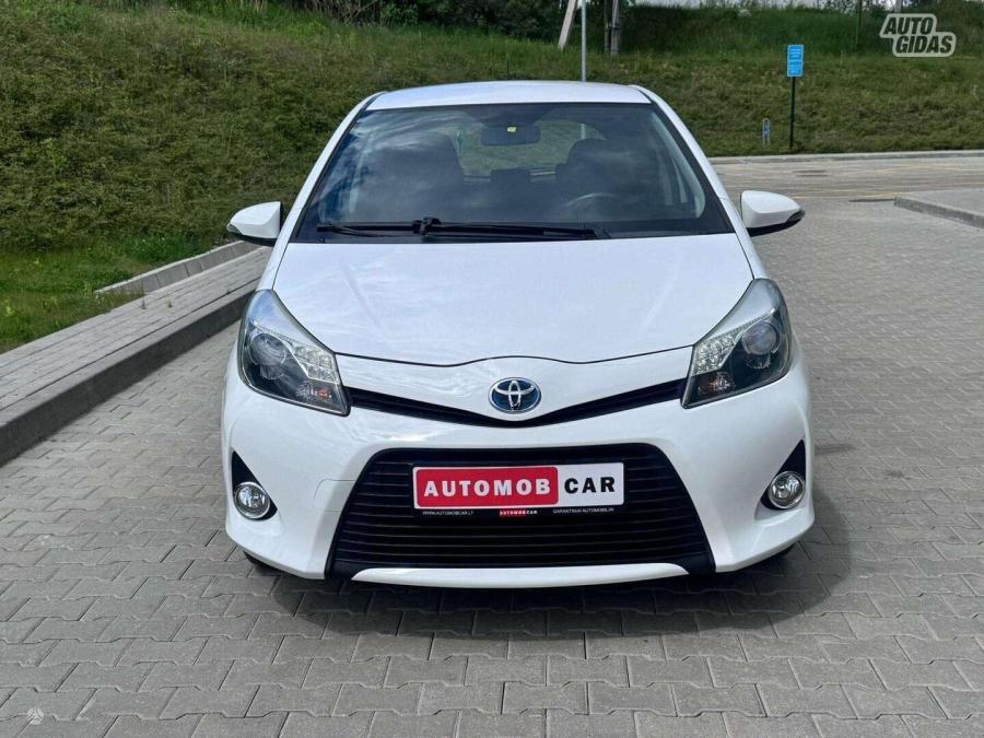 Balts Toyota Yaris 2013 Viļņa, ar dzinēja tilpumu 1.50 L un nobraukumu 163 tūkst. km par 8500 €, foto 3 vietnē AUTOMOTO.COM.LV