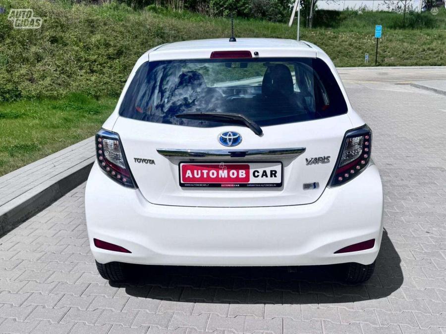 Balts Toyota Yaris 2013 Viļņa, ar dzinēja tilpumu 1.50 L un nobraukumu 163 tūkst. km par 8500 €, foto 7 vietnē AUTOMOTO.COM.LV