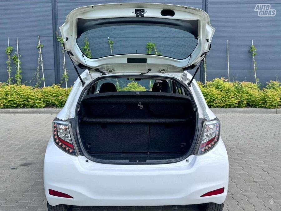 Balts Toyota Yaris 2013 Viļņa, ar dzinēja tilpumu 1.50 L un nobraukumu 163 tūkst. km par 8500 €, foto 10 vietnē AUTOMOTO.COM.LV