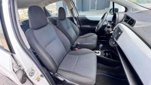 Balts Toyota Yaris 2013 Viļņa, ar dzinēja tilpumu 1.50 L un nobraukumu 163 tūkst. km par 8500 €, foto 13 vietnē AUTOMOTO.COM.LV