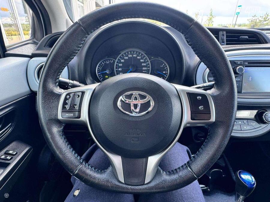 Balts Toyota Yaris 2013 Viļņa, ar dzinēja tilpumu 1.50 L un nobraukumu 163 tūkst. km par 8500 €, foto 19 vietnē AUTOMOTO.COM.LV