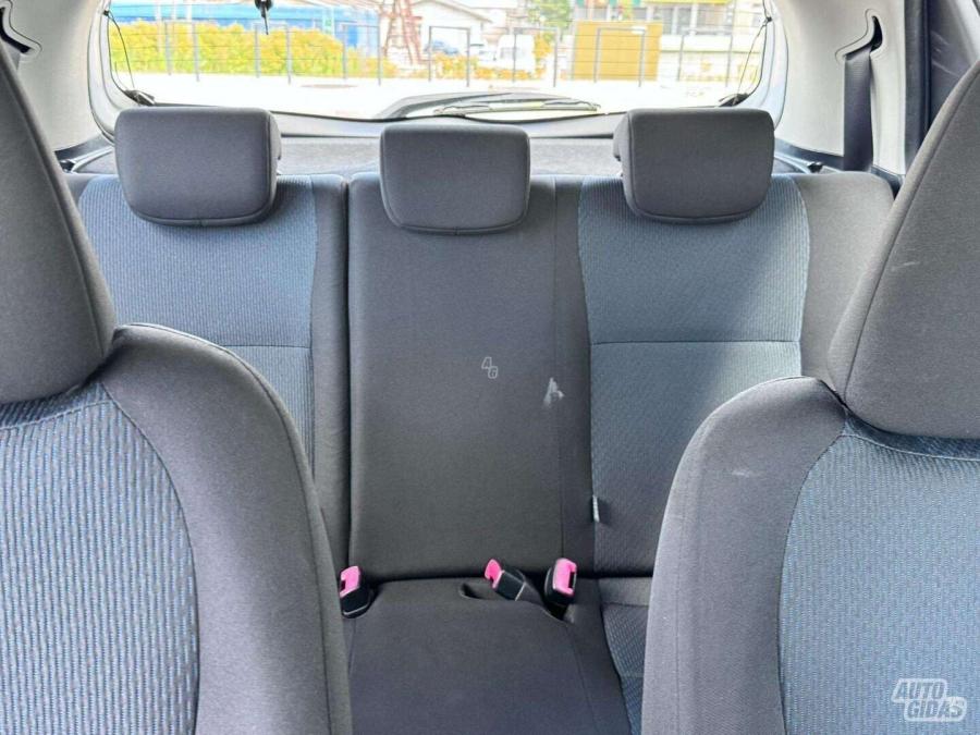 Balts Toyota Yaris 2013 Viļņa, ar dzinēja tilpumu 1.50 L un nobraukumu 163 tūkst. km par 8500 €, foto 21 vietnē AUTOMOTO.COM.LV