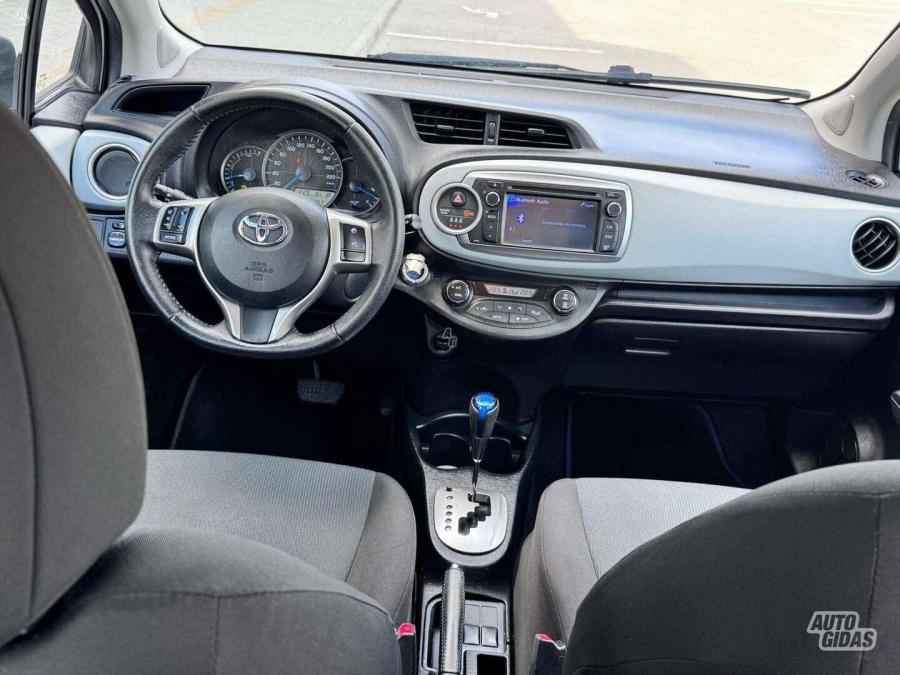 Balts Toyota Yaris 2013 Viļņa, ar dzinēja tilpumu 1.50 L un nobraukumu 163 tūkst. km par 8500 €, foto 22 vietnē AUTOMOTO.COM.LV