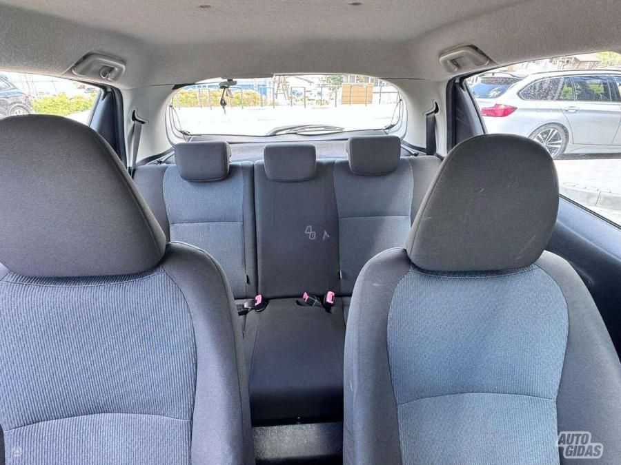 Balts Toyota Yaris 2013 Viļņa, ar dzinēja tilpumu 1.50 L un nobraukumu 163 tūkst. km par 8500 €, foto 23 vietnē AUTOMOTO.COM.LV