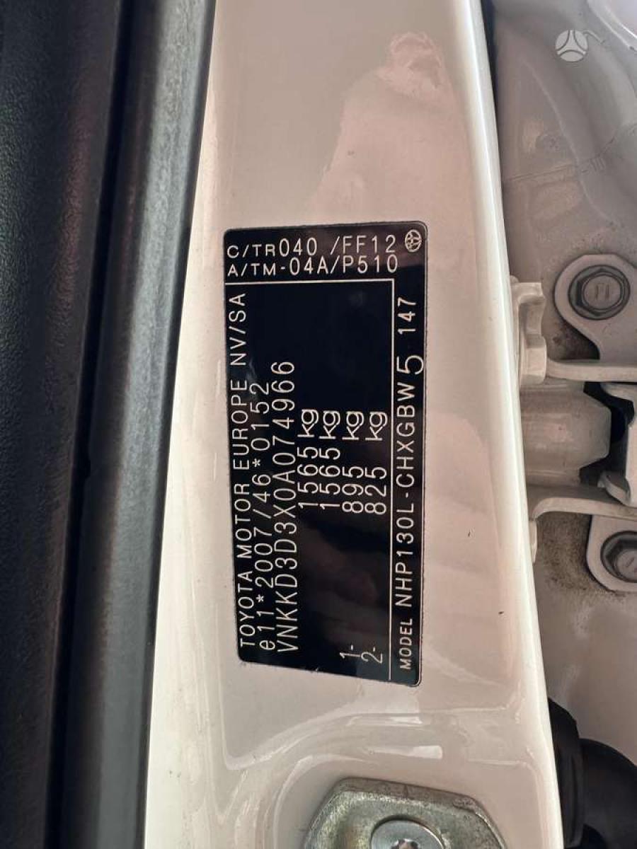 White Toyota Yaris 2013 in Vilnius, with an engine capacity of 1.50 L and mileage of 172 thousand km for 8450 €, photo 9 on AUTOMOTO.COM.LV