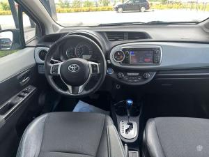 White Toyota Yaris 2013 in Vilnius, with an engine capacity of 1.50 L and mileage of 172 thousand km for 8450 €, photo 21 on AUTOMOTO.COM.LV