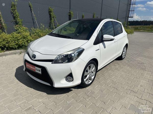 White Toyota Yaris 2013 in Vilnius, with an engine capacity of 1.50 L and mileage of 172 thousand km for 8450 €, photo 2 on AUTOMOTO.COM.LV