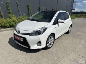 White Toyota Yaris 2013 in Vilnius, with an engine capacity of 1.50 L and mileage of 172 thousand km for 8450 €, photo 3 on AUTOMOTO.COM.LV
