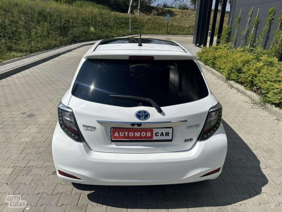 White Toyota Yaris 2013 in Vilnius, with an engine capacity of 1.50 L and mileage of 172 thousand km for 8450 €, photo 7 on AUTOMOTO.COM.LV