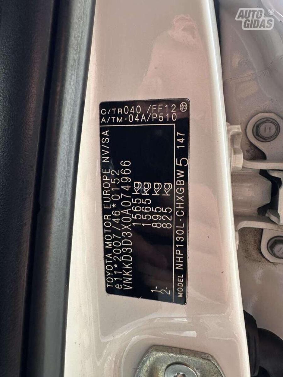 White Toyota Yaris 2013 in Vilnius, with an engine capacity of 1.50 L and mileage of 172 thousand km for 8450 €, photo 9 on AUTOMOTO.COM.LV
