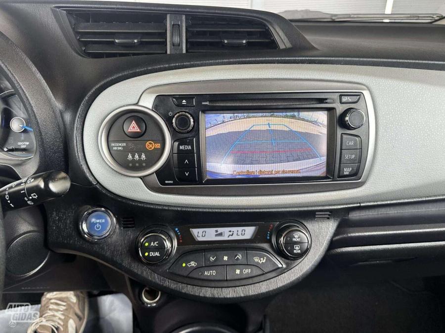 White Toyota Yaris 2013 in Vilnius, with an engine capacity of 1.50 L and mileage of 172 thousand km for 8450 €, photo 14 on AUTOMOTO.COM.LV