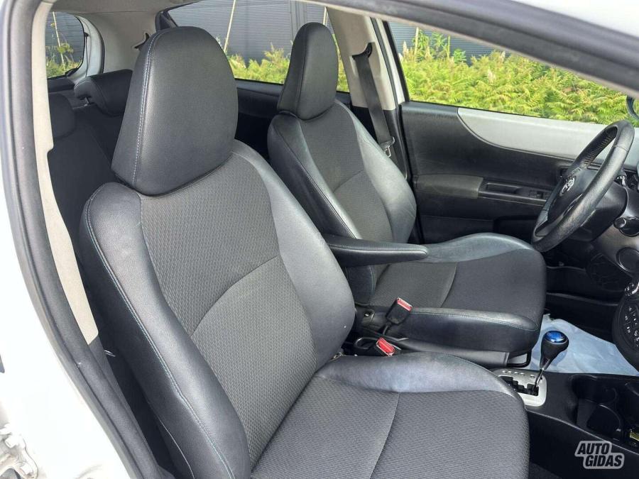 White Toyota Yaris 2013 in Vilnius, with an engine capacity of 1.50 L and mileage of 172 thousand km for 8450 €, photo 24 on AUTOMOTO.COM.LV