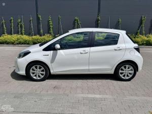 White Toyota Yaris 2013 in Vilnius, with an engine capacity of 1.50 L and mileage of 163 thousand km for 8500 €, photo 5 on AUTOMOTO.COM.LV