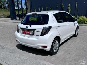 White Toyota Yaris 2013 in Vilnius, with an engine capacity of 1.50 L and mileage of 163 thousand km for 8500 €, photo 8 on AUTOMOTO.COM.LV