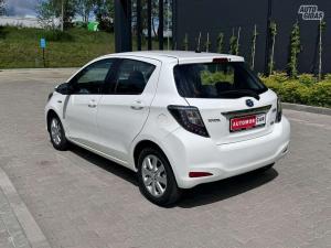 White Toyota Yaris 2013 in Vilnius, with an engine capacity of 1.50 L and mileage of 163 thousand km for 8500 €, photo 9 on AUTOMOTO.COM.LV