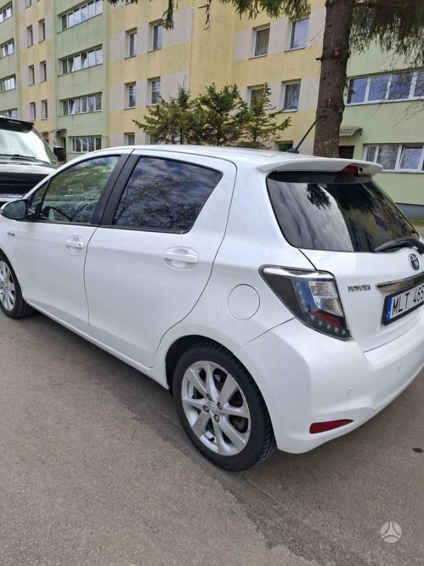 White Toyota Yaris 2013 in Kaunas, with an engine capacity of 1.50 L and mileage of 207 thousand km for 6500 €, photo 2 on AUTOMOTO.COM.LV